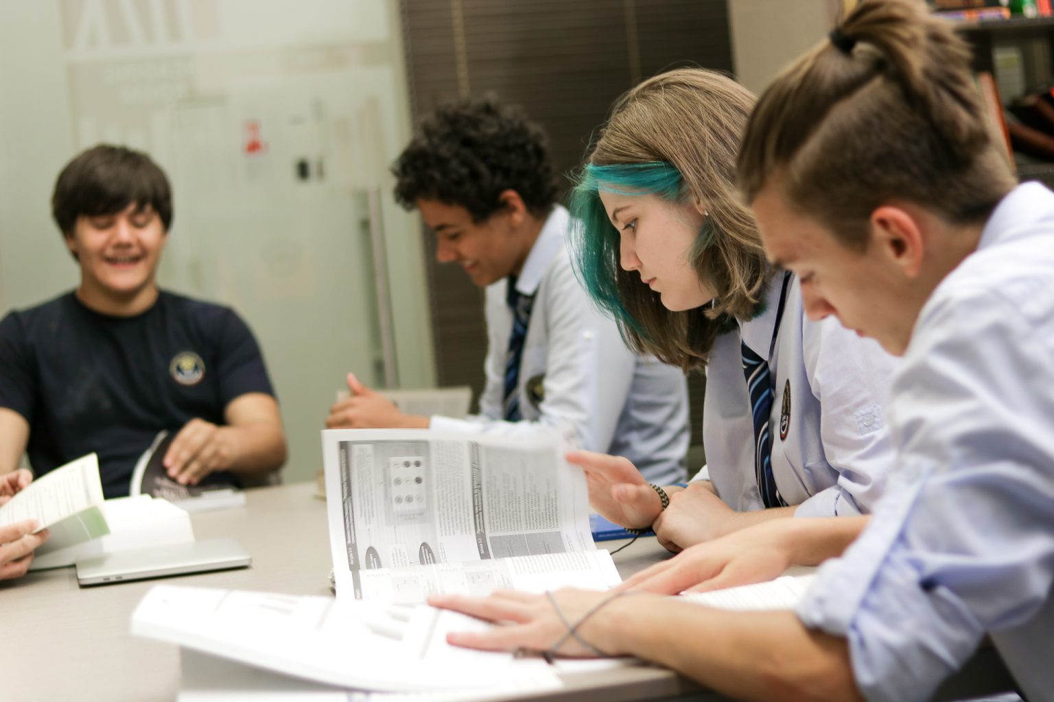 Училище на бъдещето СофтУни БУДИТЕЛ Частна Гимназия